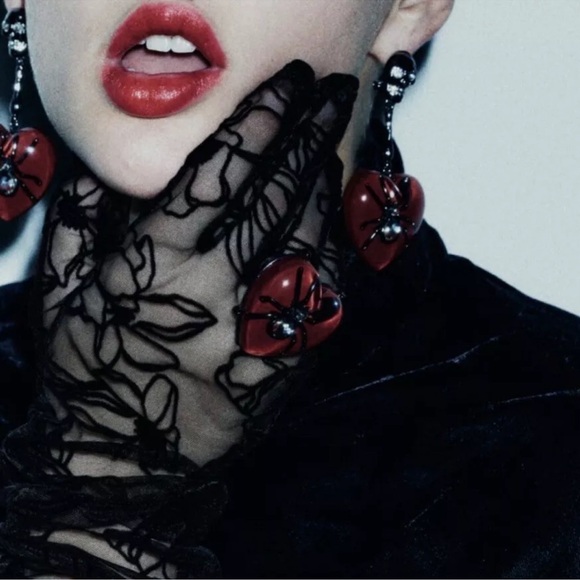 Zara | Jewelry | Zara Resin Spider Heart Shaped Ring Nwt | Poshmark